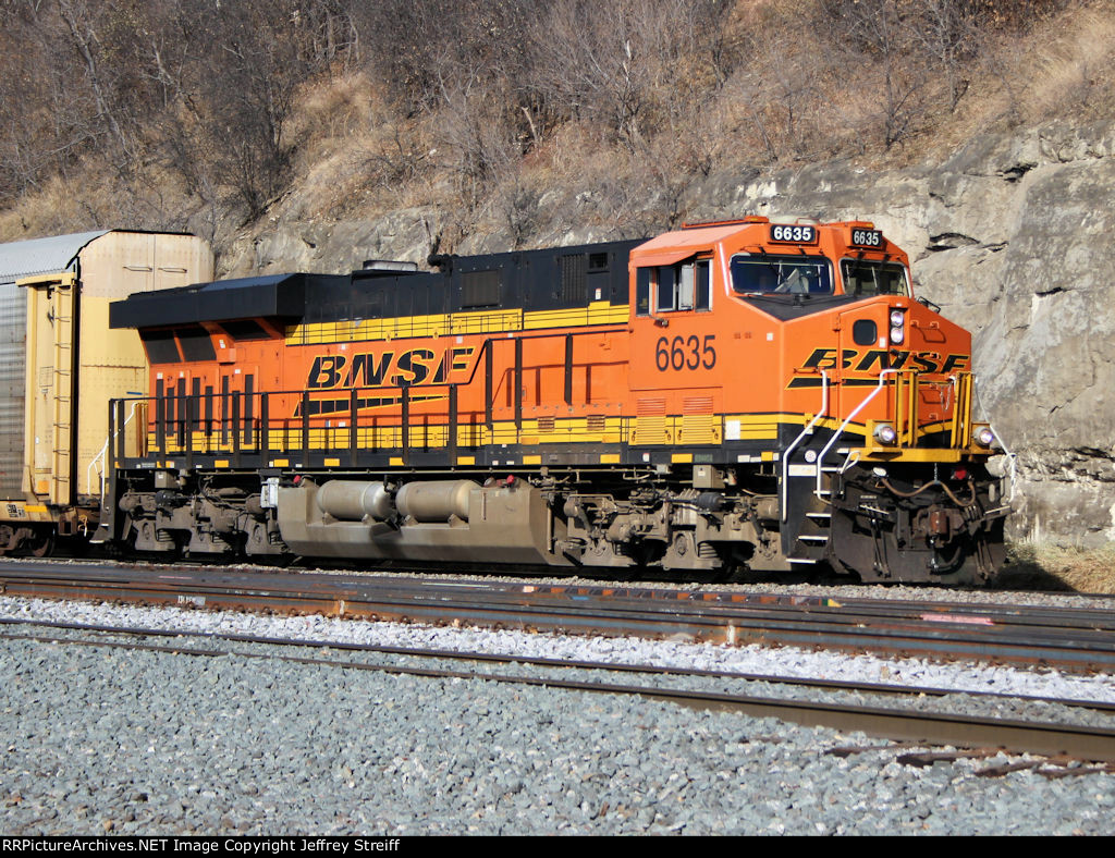 BNSF 6635